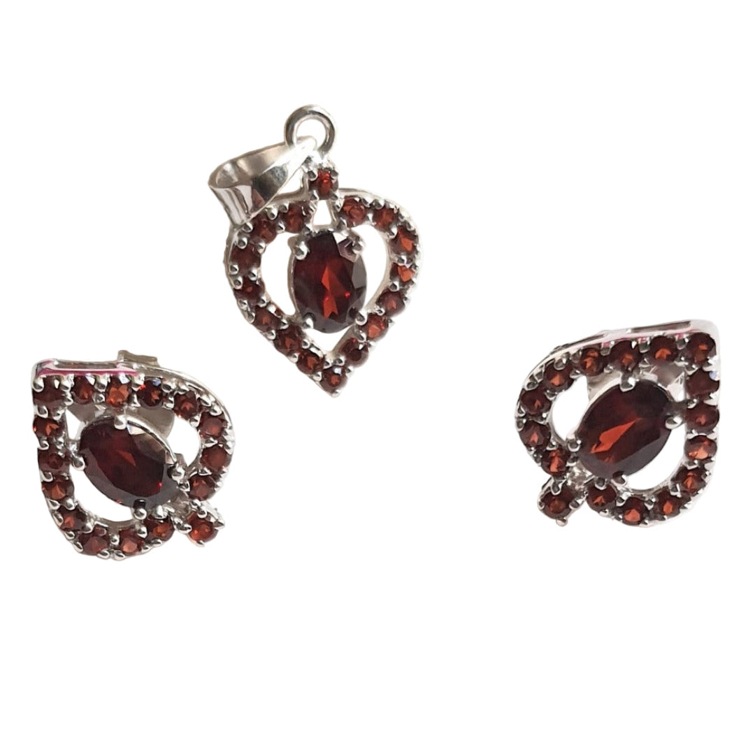 Garnet Suits – The Carats